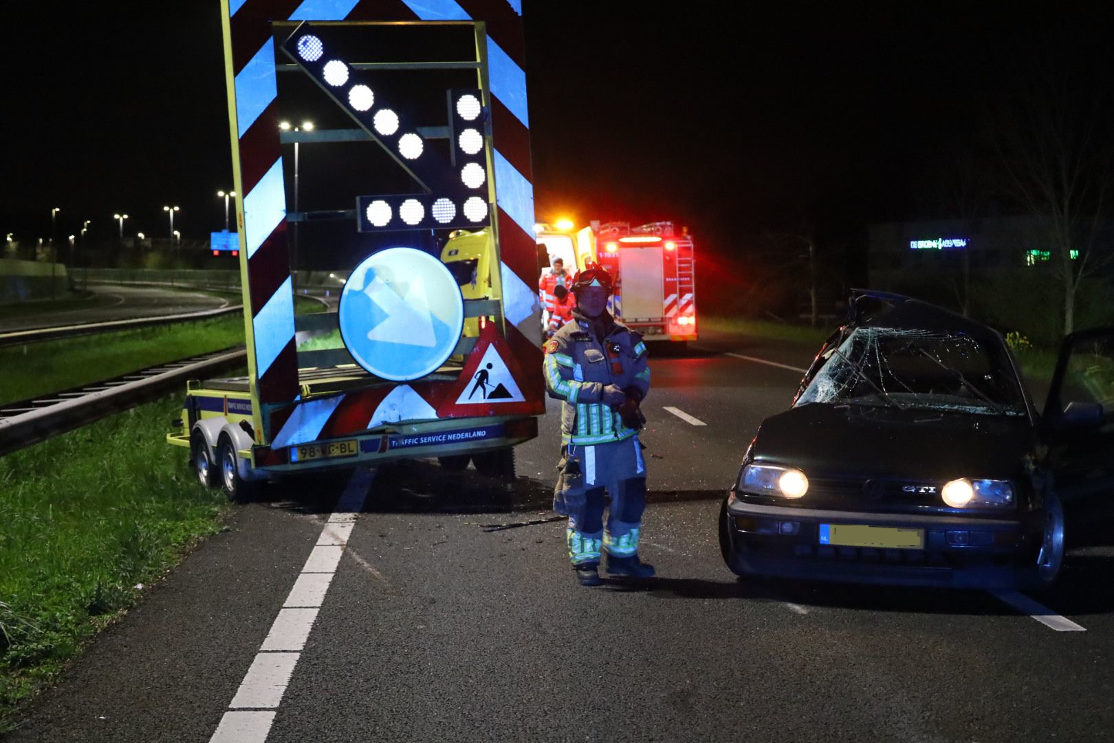 Auto knalt tegen pijlwagen op de A7 | Lokale Omroep Volendam Edam