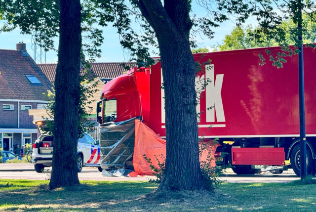 Vrouw overleden na aanrijding met vrachtwagen | Lokale Omroep Volendam Edam