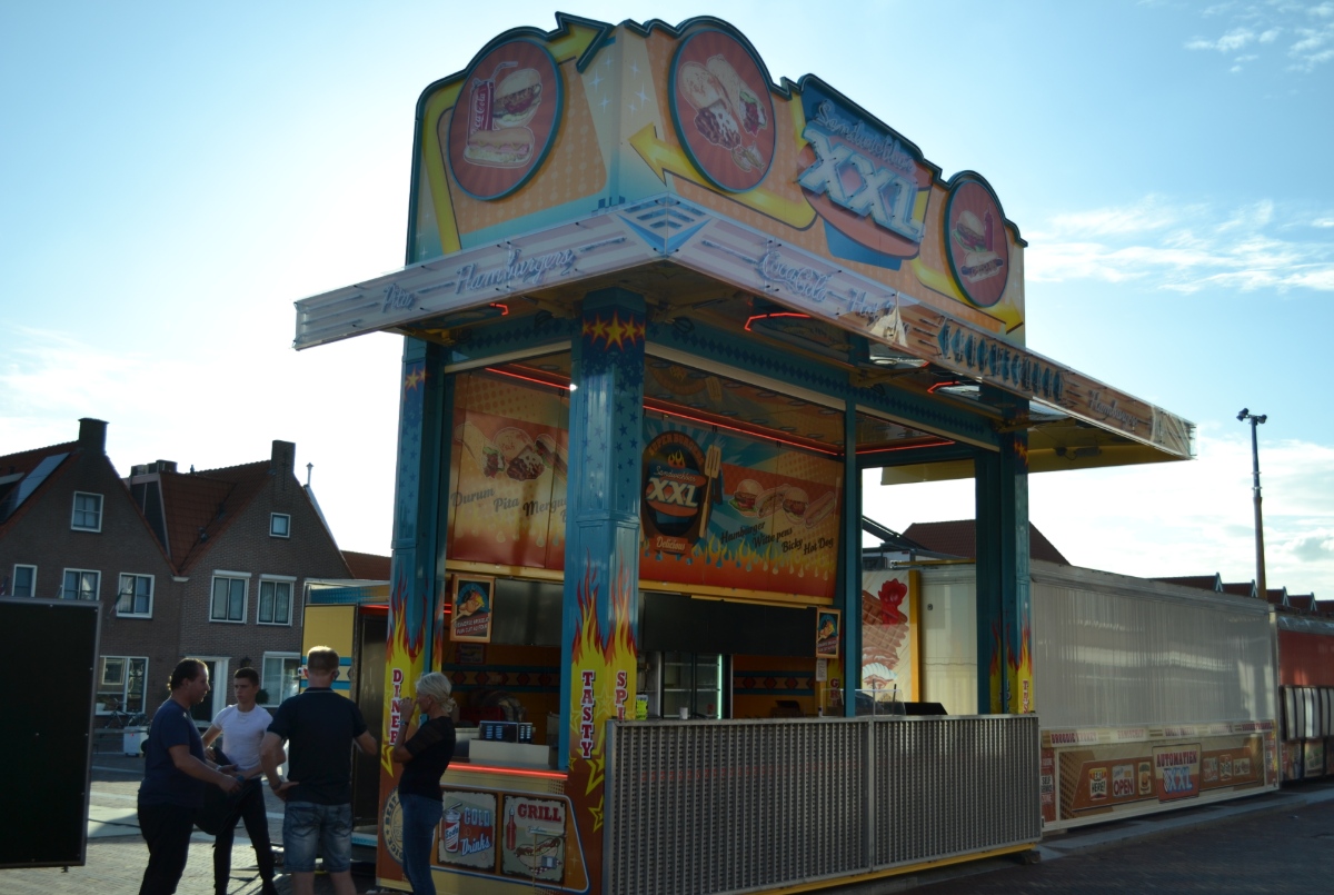 Kermis Volendam wordt opgebouwd - Lokale Omroep Volendam Edam