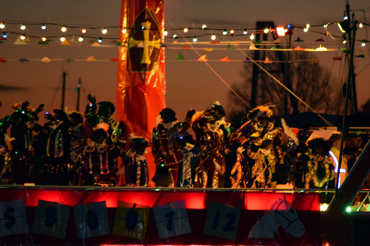 Korte foto-impressie Sinterklaas Intocht Volendam - Lokale Omroep ...