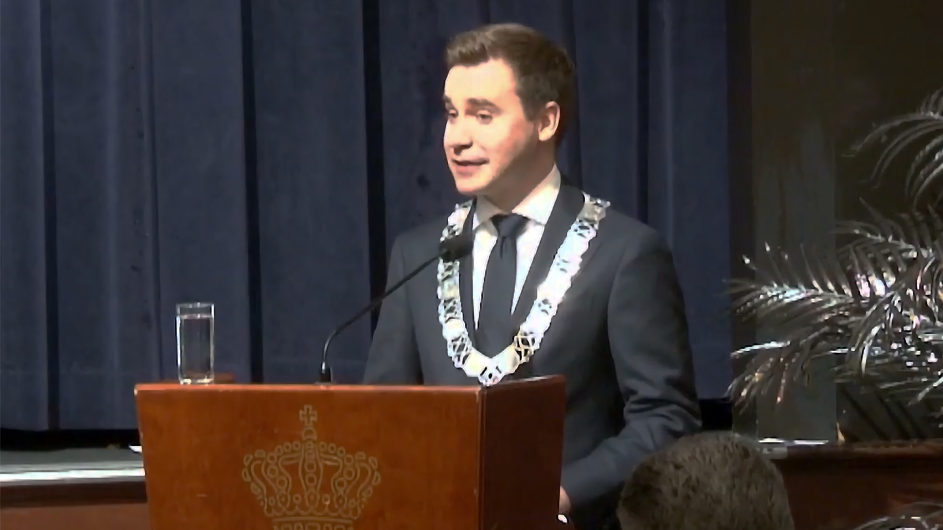 Installatie nieuwe burgemeester Rick Beukers | Lokale Omroep Volendam Edam